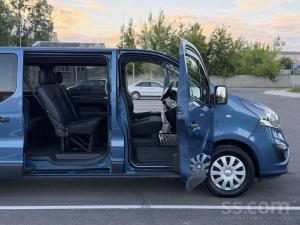 Blue Opel Vivaro 2018 in Jelgava, with an engine capacity of 1.60 L and mileage of 71 thousand km for 17771 €, photo 10 on AUTOMOTO.COM.LV