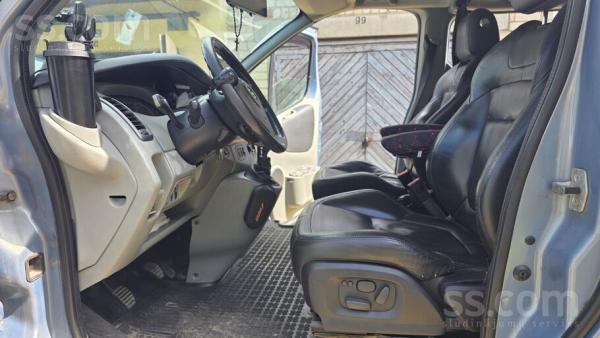 Zils Opel Vivaro 2009 Ogre, ar dzinēja tilpumu 2.50 L un nobraukumu 337 tūkst. km par 9000 €, foto 6 vietnē AUTOMOTO.COM.LV