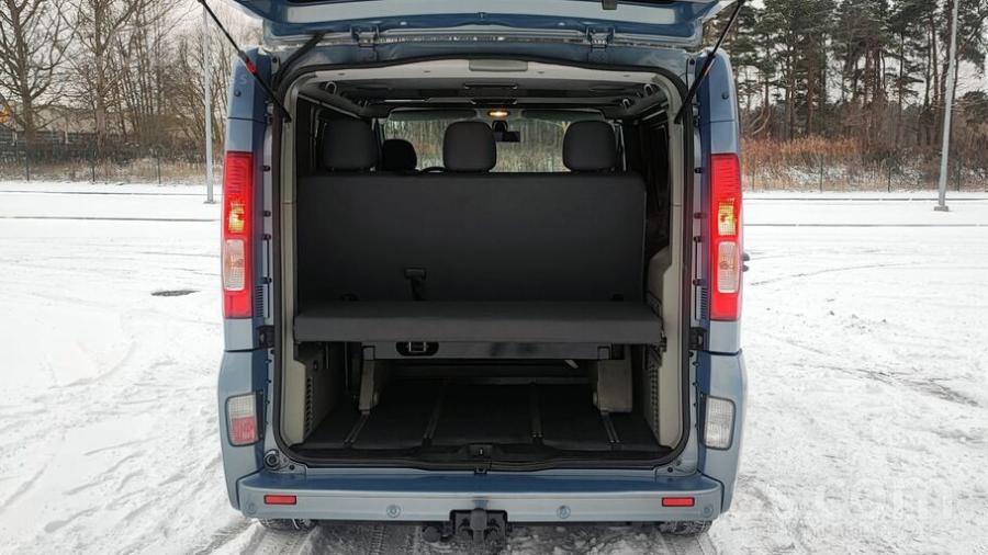 Blue Opel Vivaro 2009 in Ogre, with an engine capacity of 2.50 L and mileage of 337 thousand km for 9000 €, photo 10 on AUTOMOTO.COM.LV
