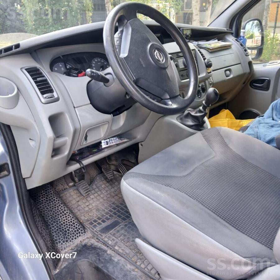 Zils Opel Vivaro 2009 Rīga, ar dzinēja tilpumu 2.50 L un nobraukumu 280 tūkst. km par 3800 €, foto 5 vietnē AUTOMOTO.COM.LV