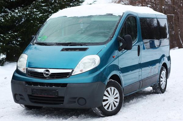 Zils Opel Vivaro 2011 Petrikaičiai, ar dzinēja tilpumu 2.50 L un nobraukumu 298 tūkst. km par 6999 €, foto 1 vietnē AUTOMOTO.COM.LV