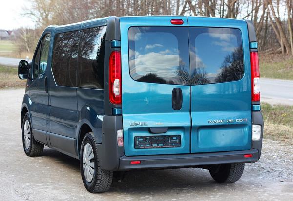 Zils Opel Vivaro 2011 Petrikaičiai, ar dzinēja tilpumu 2.50 L un nobraukumu 298 tūkst. km par 6999 €, foto 8 vietnē AUTOMOTO.COM.LV