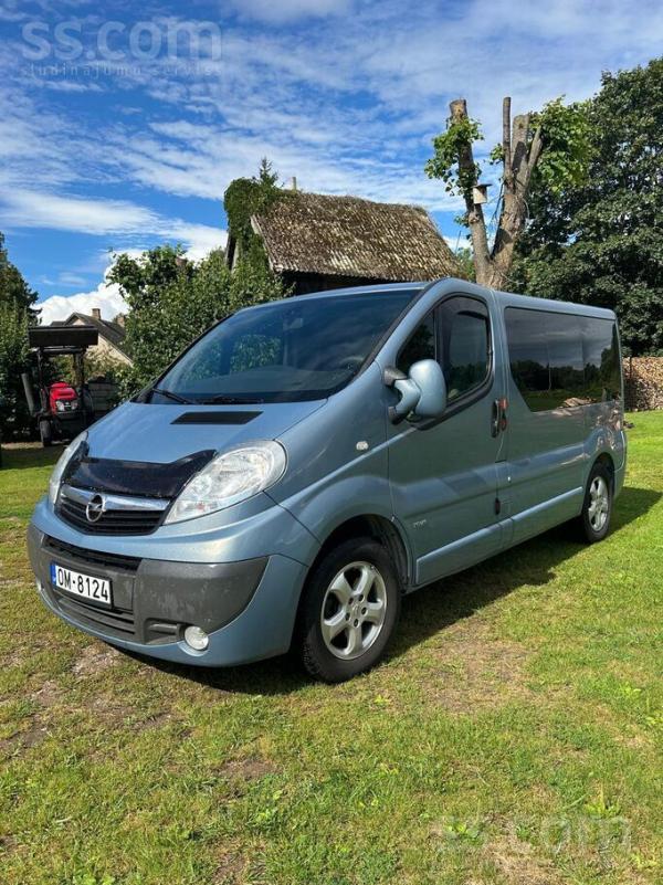 Zils Opel Vivaro 2014 Tukums, ar dzinēja tilpumu 2.00 L un nobraukumu 159 tūkst. km par 13850 €, foto 1 vietnē AUTOMOTO.COM.LV