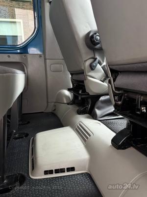 Zils Opel Vivaro 2014 Tallina, ar dzinēja tilpumu 2.00 L un nobraukumu 208 tūkst. km par 11500 €, foto 23 vietnē AUTOMOTO.COM.LV