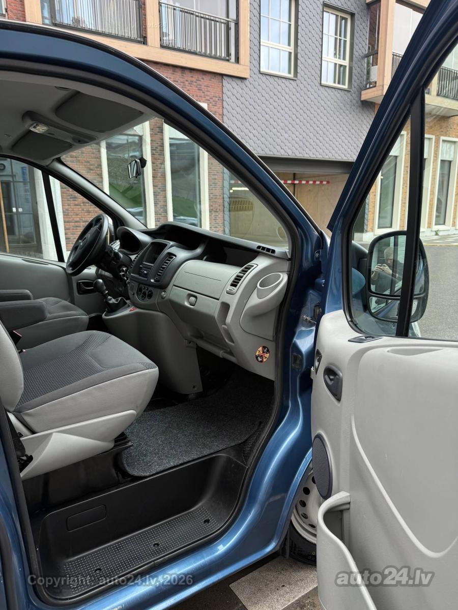 Zils Opel Vivaro 2014 Tallina, ar dzinēja tilpumu 2.00 L un nobraukumu 208 tūkst. km par 11500 €, foto 26 vietnē AUTOMOTO.COM.LV