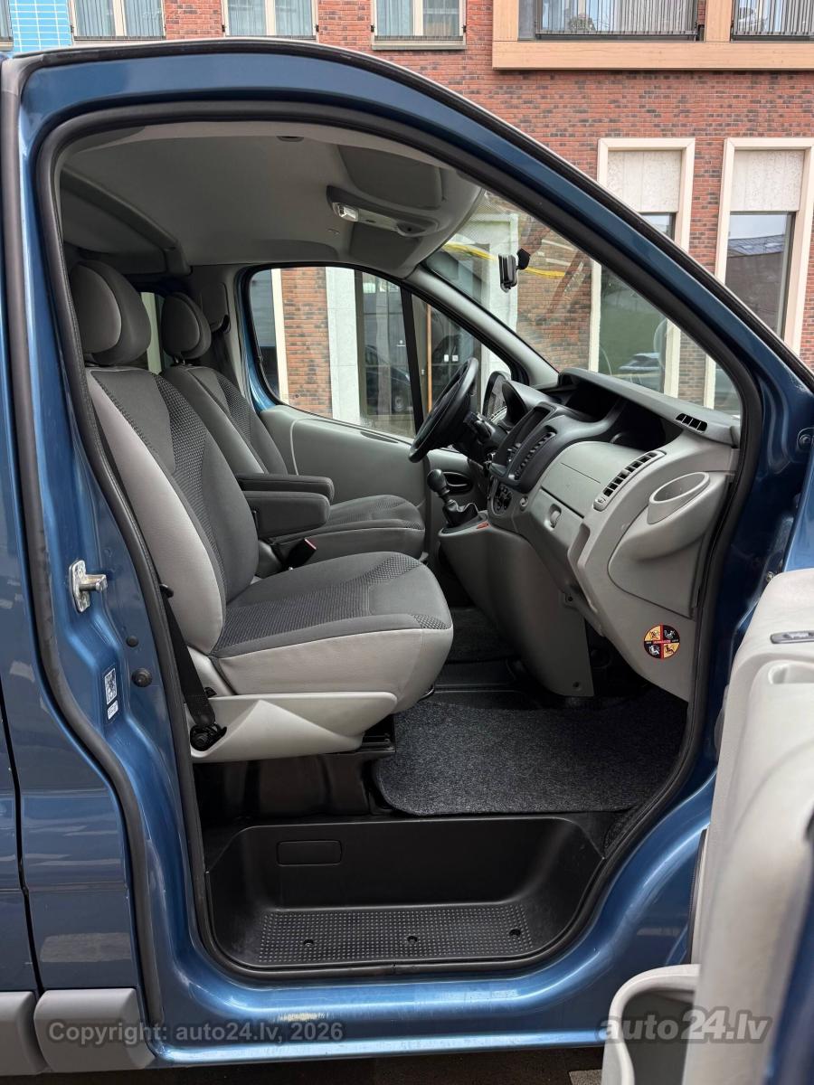 Zils Opel Vivaro 2014 Tallina, ar dzinēja tilpumu 2.00 L un nobraukumu 208 tūkst. km par 11500 €, foto 27 vietnē AUTOMOTO.COM.LV