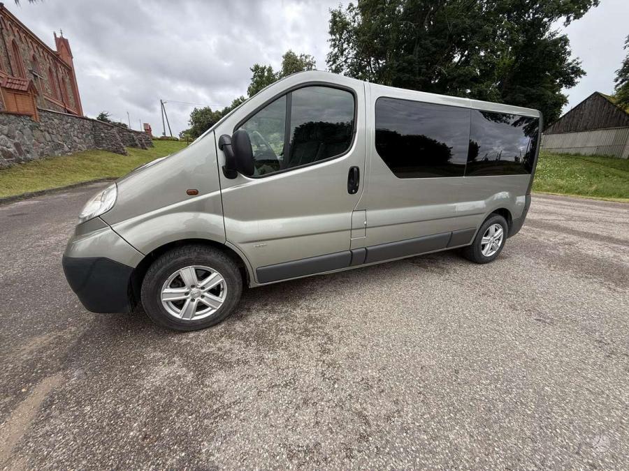Brown Opel Vivaro 2014 in Vilnius, with an engine capacity of 2.00 L and mileage of 351 thousand km for 8450 €, photo 1 on AUTOMOTO.COM.LV