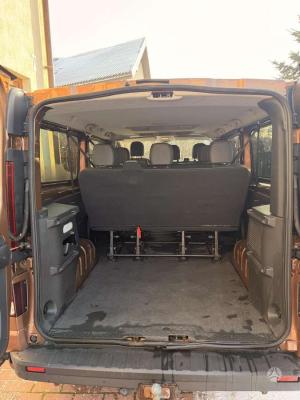 Brown Opel Vivaro 2017 in Klaipeda, with an engine capacity of 1.60 L and mileage of 76 thousand km for 15000 €, photo 6 on AUTOMOTO.COM.LV