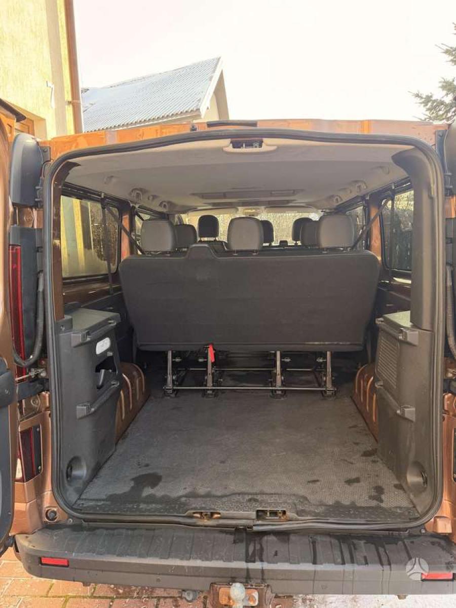 Brown Opel Vivaro 2017 in Klaipeda, with an engine capacity of 1.60 L and mileage of 76 thousand km for 15000 €, photo 6 on AUTOMOTO.COM.LV