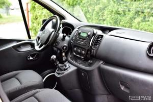 Brown Opel Vivaro 2017 in Kretinga, with an engine capacity of 1.60 L and mileage of 237 thousand km for 12999 €, photo 3 on AUTOMOTO.COM.LV