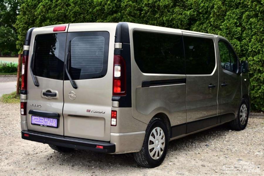 Brown Opel Vivaro 2017 in Kretinga, with an engine capacity of 1.60 L and mileage of 237 thousand km for 12999 €, photo 11 on AUTOMOTO.COM.LV