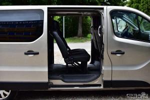 Brown Opel Vivaro 2017 in Kretinga, with an engine capacity of 1.60 L and mileage of 237 thousand km for 12999 €, photo 17 on AUTOMOTO.COM.LV