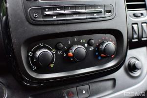 Brown Opel Vivaro 2017 in Kretinga, with an engine capacity of 1.60 L and mileage of 237 thousand km for 12999 €, photo 20 on AUTOMOTO.COM.LV