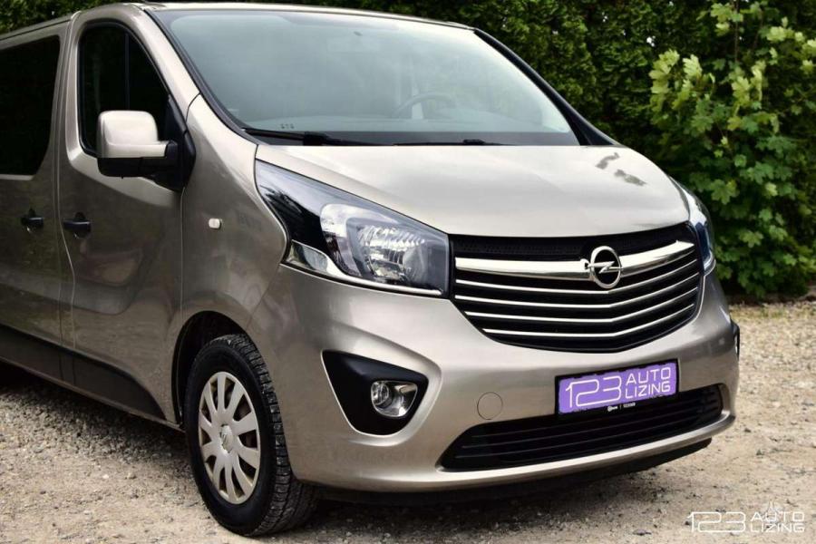 Brown Opel Vivaro 2017 in Kretinga, with an engine capacity of 1.60 L and mileage of 237 thousand km for 12999 €, photo 7 on AUTOMOTO.COM.LV