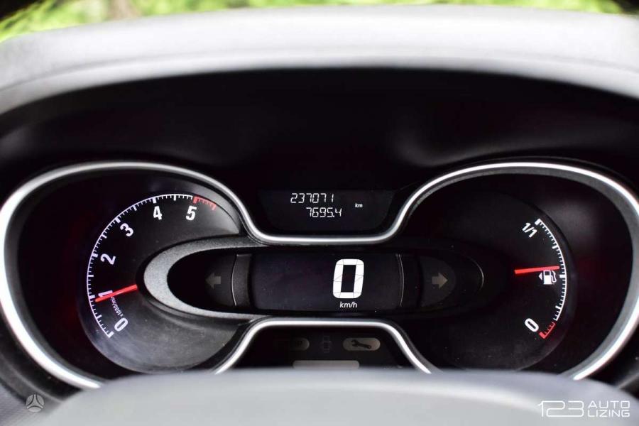 Brown Opel Vivaro 2017 in Kretinga, with an engine capacity of 1.60 L and mileage of 237 thousand km for 12999 €, photo 26 on AUTOMOTO.COM.LV