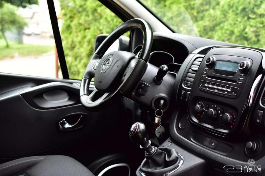 Brown Opel Vivaro 2017 in Kretinga, with an engine capacity of 1.60 L and mileage of 237 thousand km for 12999 €, photo 30 on AUTOMOTO.COM.LV