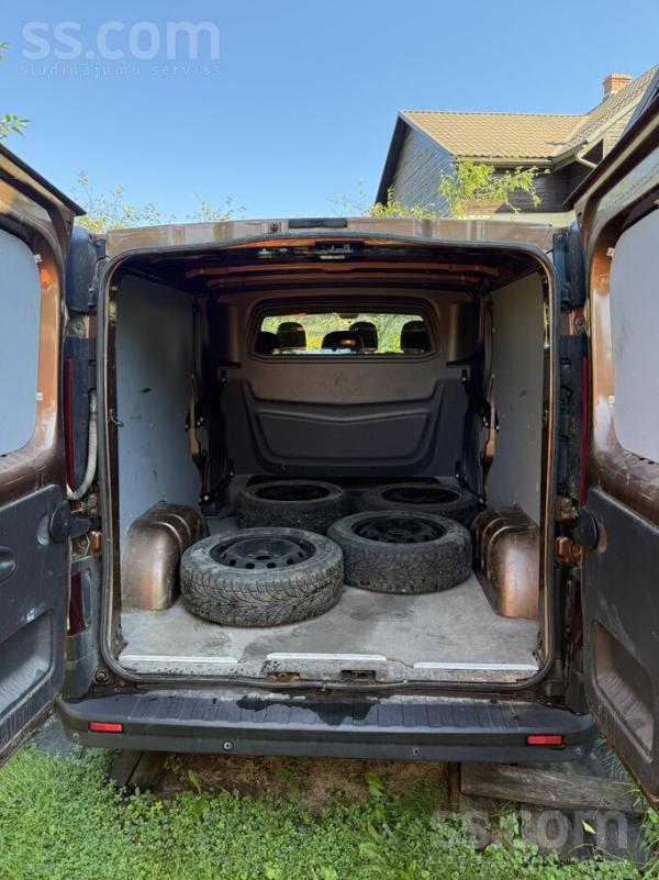 Brown Opel Vivaro 2015 in Saldus, with an engine capacity of 1.60 L and mileage of 159 thousand km for 8600 €, photo 5 on AUTOMOTO.COM.LV
