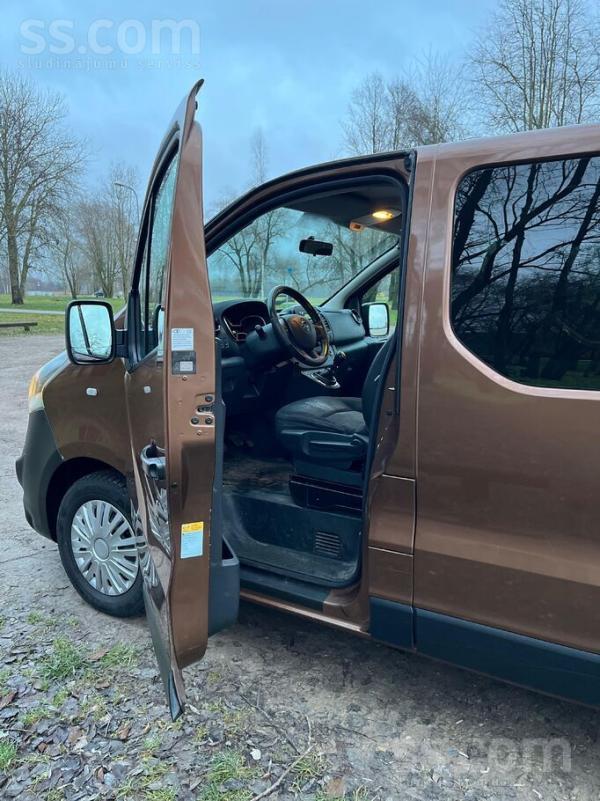 Brown Opel Vivaro 2016 in Riga, with an engine capacity of 1.60 L and mileage of 188 thousand km for 8500 €, photo 6 on AUTOMOTO.COM.LV