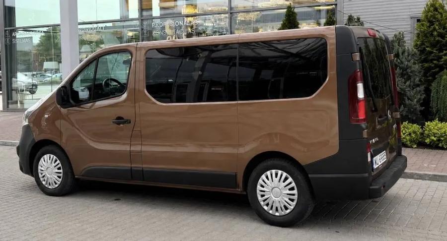 Brown Opel Vivaro 2016 in Riga, with an engine capacity of 1.60 L and mileage of 192 thousand km for 7990 €, photo 3 on AUTOMOTO.COM.LV