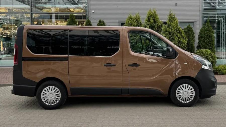Brown Opel Vivaro 2016 in Riga, with an engine capacity of 1.60 L and mileage of 192 thousand km for 7990 €, photo 6 on AUTOMOTO.COM.LV