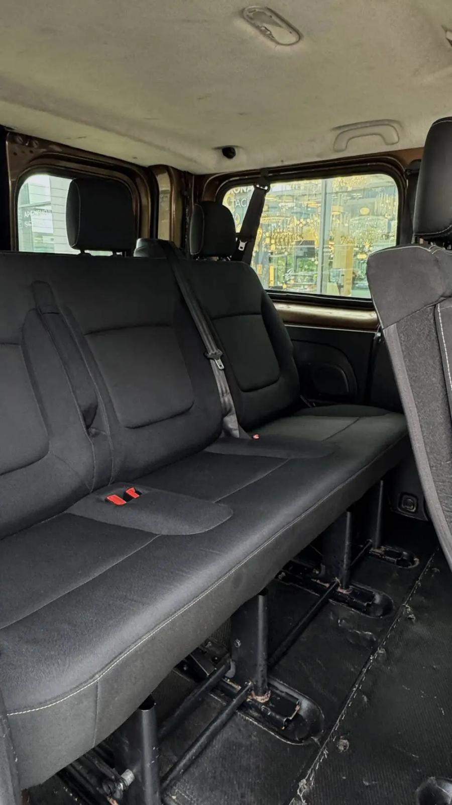 Brown Opel Vivaro 2016 in Riga, with an engine capacity of 1.60 L and mileage of 192 thousand km for 7990 €, photo 11 on AUTOMOTO.COM.LV