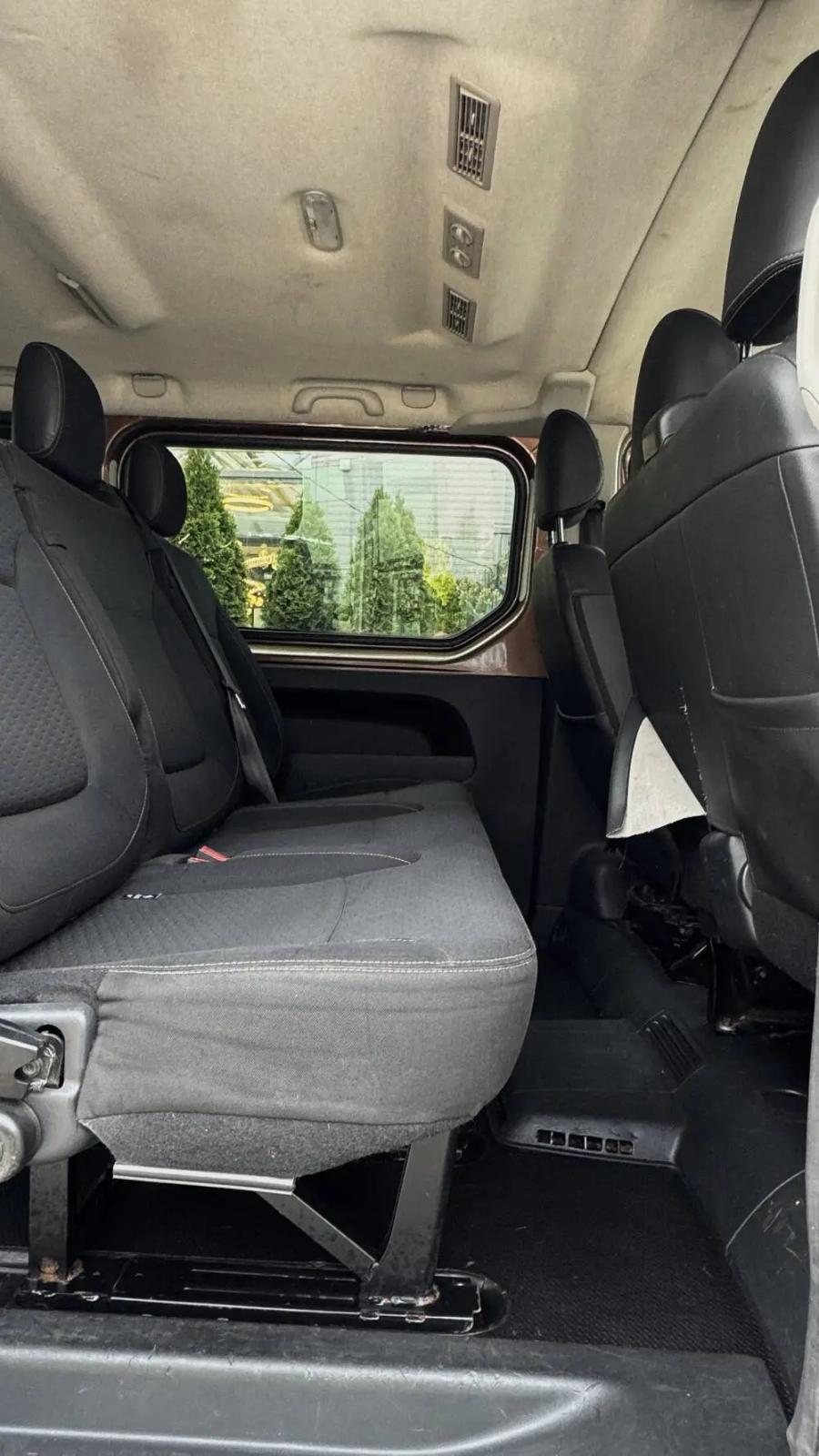 Brown Opel Vivaro 2016 in Riga, with an engine capacity of 1.60 L and mileage of 192 thousand km for 7990 €, photo 12 on AUTOMOTO.COM.LV
