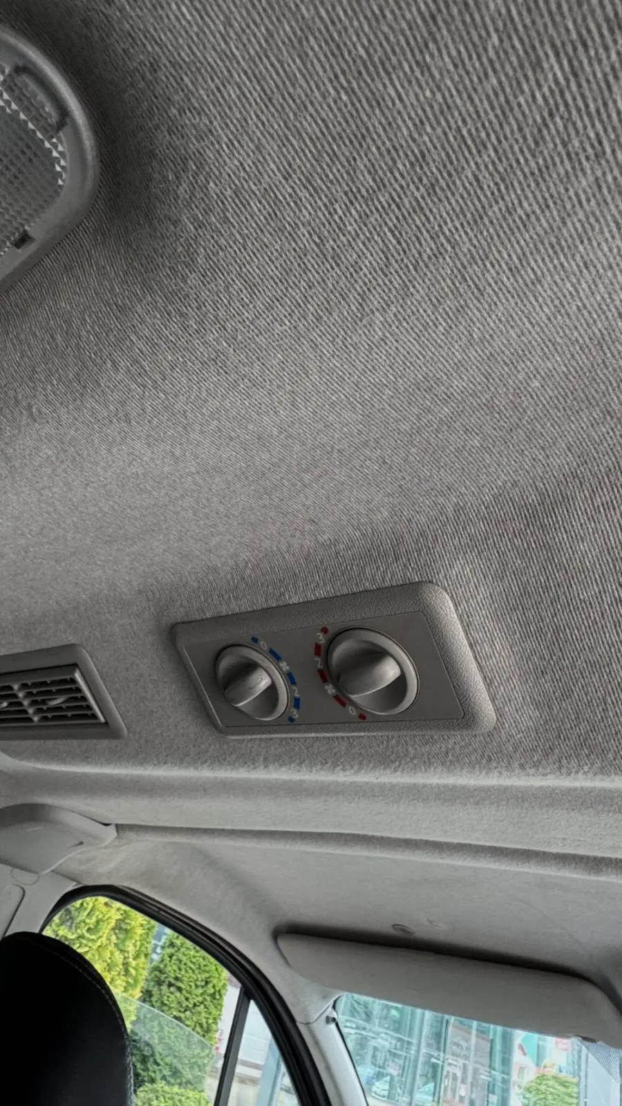 Brown Opel Vivaro 2016 in Riga, with an engine capacity of 1.60 L and mileage of 192 thousand km for 7990 €, photo 13 on AUTOMOTO.COM.LV