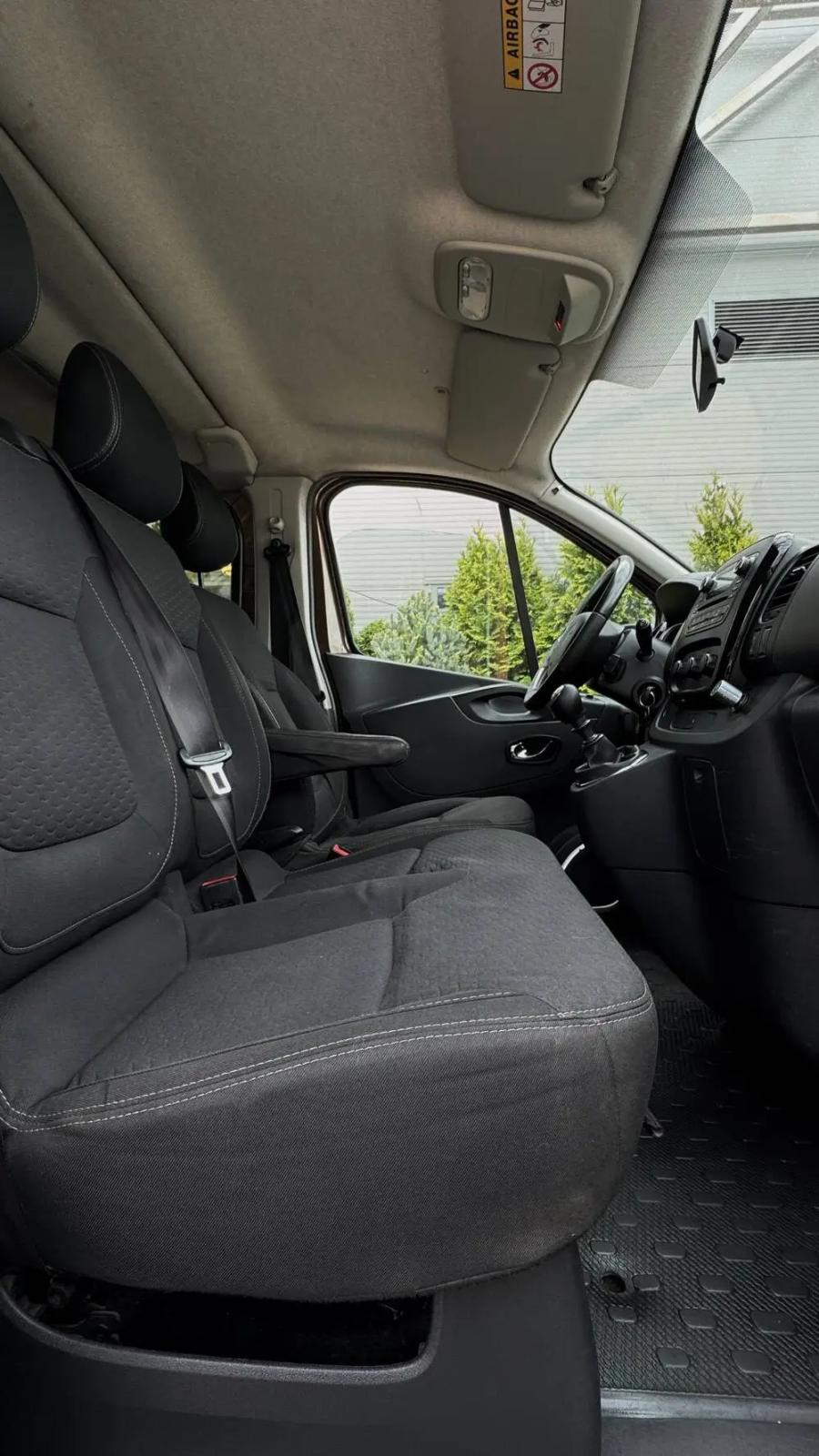 Brown Opel Vivaro 2016 in Riga, with an engine capacity of 1.60 L and mileage of 192 thousand km for 7990 €, photo 14 on AUTOMOTO.COM.LV