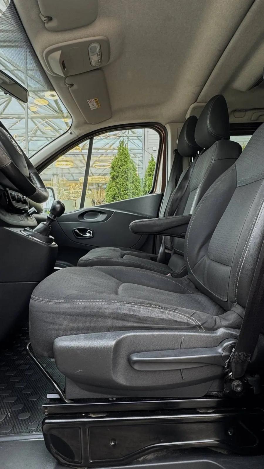 Brown Opel Vivaro 2016 in Riga, with an engine capacity of 1.60 L and mileage of 192 thousand km for 7990 €, photo 15 on AUTOMOTO.COM.LV