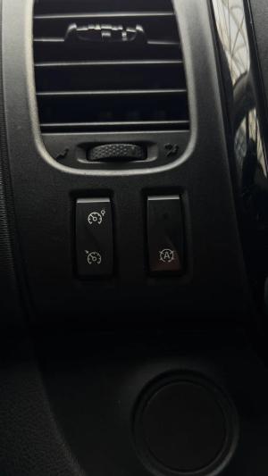 Brown Opel Vivaro 2016 in Riga, with an engine capacity of 1.60 L and mileage of 192 thousand km for 7990 €, photo 19 on AUTOMOTO.COM.LV