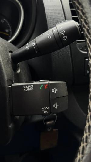 Brown Opel Vivaro 2016 in Riga, with an engine capacity of 1.60 L and mileage of 192 thousand km for 7990 €, photo 21 on AUTOMOTO.COM.LV