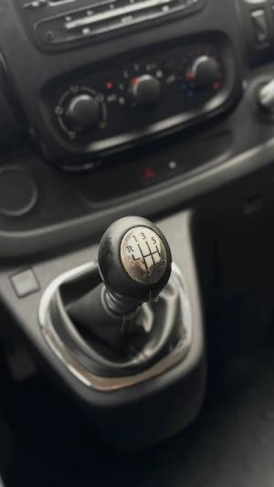 Brown Opel Vivaro 2016 in Riga, with an engine capacity of 1.60 L and mileage of 192 thousand km for 7990 €, photo 22 on AUTOMOTO.COM.LV