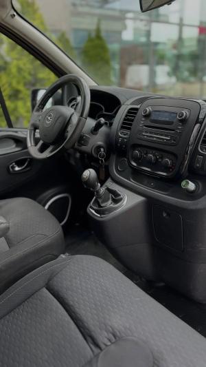 Brown Opel Vivaro 2016 in Riga, with an engine capacity of 1.60 L and mileage of 192 thousand km for 7990 €, photo 25 on AUTOMOTO.COM.LV