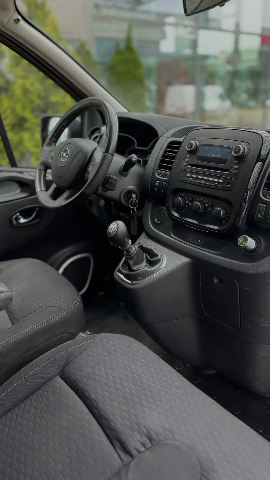 Brown Opel Vivaro 2016 in Riga, with an engine capacity of 1.60 L and mileage of 192 thousand km for 7990 €, photo 25 on AUTOMOTO.COM.LV