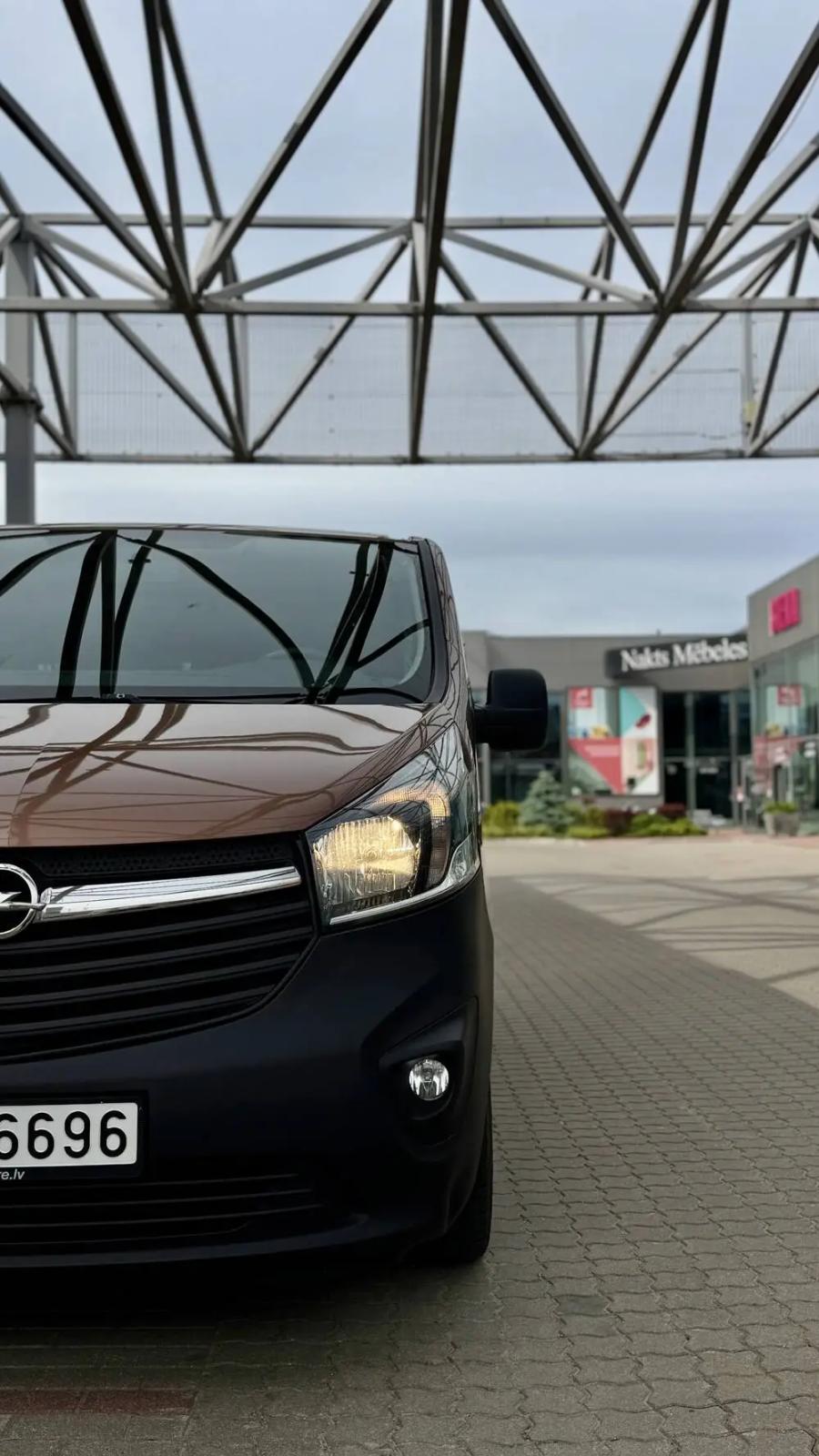 Brown Opel Vivaro 2016 in Riga, with an engine capacity of 1.60 L and mileage of 192 thousand km for 7990 €, photo 28 on AUTOMOTO.COM.LV