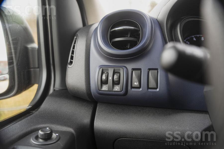 Brūns Opel Vivaro 2017 Rīga, ar dzinēja tilpumu 1.60 L un nobraukumu 307 tūkst. km par 9990 €, foto 23 vietnē AUTOMOTO.COM.LV