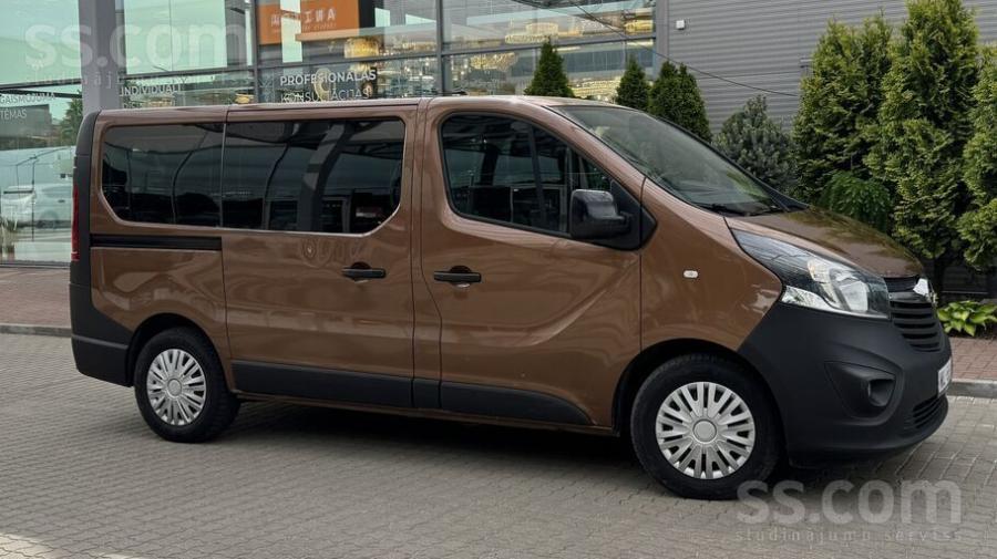 Brown Opel Vivaro 2016 in Riga, with an engine capacity of 1.60 L and mileage of 192 thousand km for 7600 €, photo 4 on AUTOMOTO.COM.LV