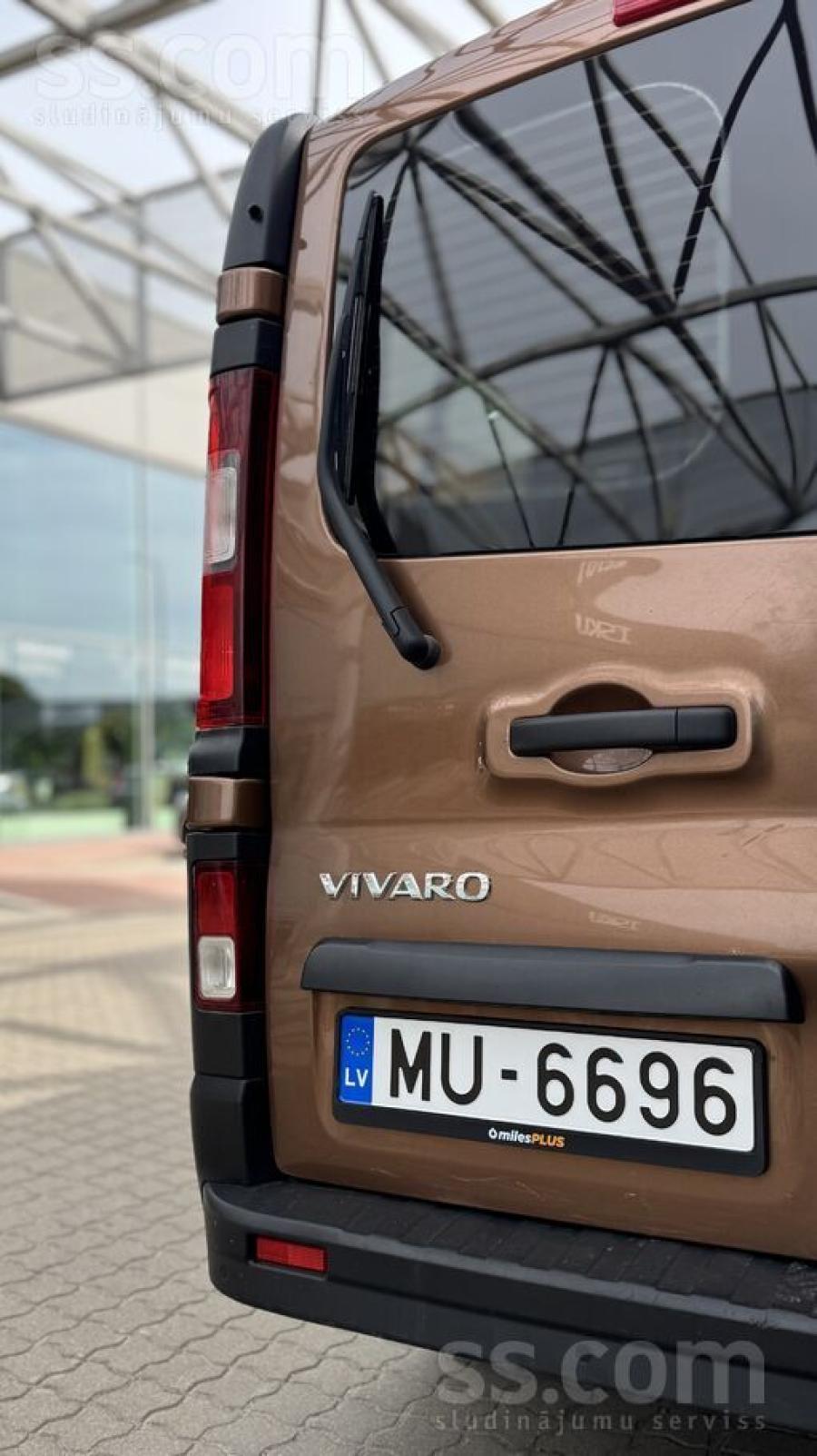 Brown Opel Vivaro 2016 in Riga, with an engine capacity of 1.60 L and mileage of 192 thousand km for 7600 €, photo 8 on AUTOMOTO.COM.LV