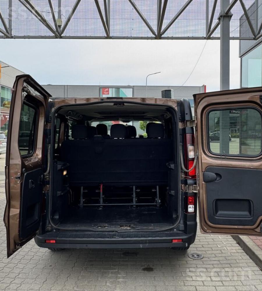 Brown Opel Vivaro 2016 in Riga, with an engine capacity of 1.60 L and mileage of 192 thousand km for 7600 €, photo 10 on AUTOMOTO.COM.LV