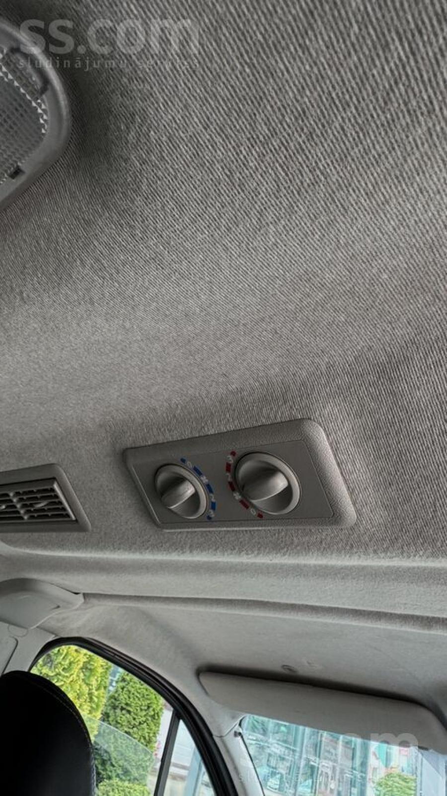 Brown Opel Vivaro 2016 in Riga, with an engine capacity of 1.60 L and mileage of 192 thousand km for 7600 €, photo 13 on AUTOMOTO.COM.LV