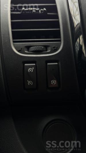 Brown Opel Vivaro 2016 in Riga, with an engine capacity of 1.60 L and mileage of 192 thousand km for 7600 €, photo 19 on AUTOMOTO.COM.LV