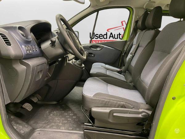 Green Opel Vivaro 2018 in Marijampole, with an engine capacity of 1.60 L and mileage of 258 thousand km for 13298 €, photo 7 on AUTOMOTO.COM.LV