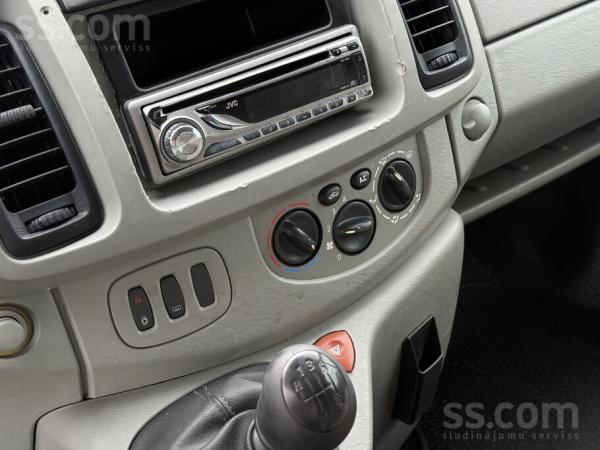 Green Opel Vivaro 2003 in Riga, with an engine capacity of 1.90 L and mileage of 298 thousand km for 2150 €, photo 10 on AUTOMOTO.COM.LV