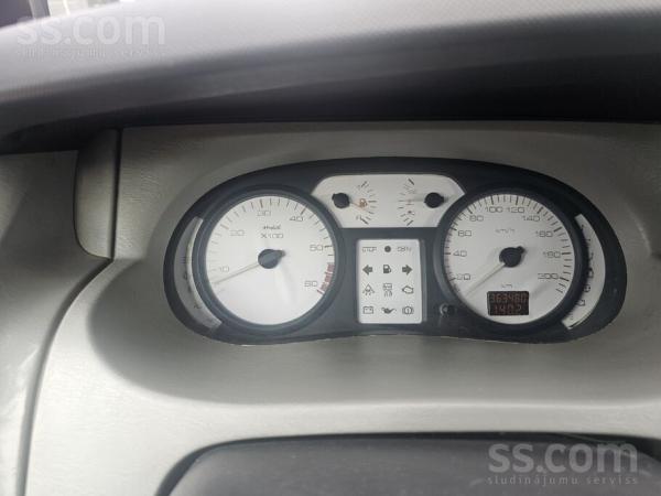 Green Opel Vivaro 2004 in Riga, with an engine capacity of 2.50 L and mileage of 365 thousand km for 3700 €, photo 7 on AUTOMOTO.COM.LV
