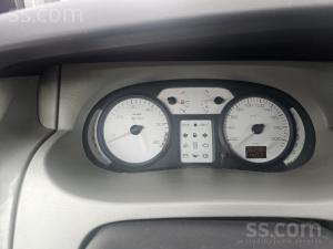 Green Opel Vivaro 2004 in Riga, with an engine capacity of 2.50 L and mileage of 365 thousand km for 3700 €, photo 8 on AUTOMOTO.COM.LV