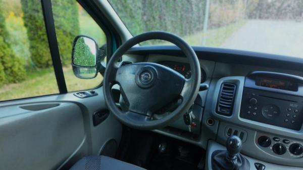Green Opel Vivaro 2005 in Riga, with an engine capacity of 2.50 L and mileage of 46 thousand km for 4500 €, photo 7 on AUTOMOTO.COM.LV