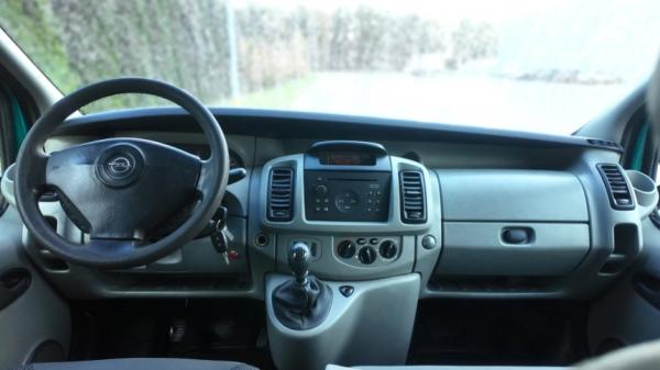 Green Opel Vivaro 2005 in Riga, with an engine capacity of 2.50 L and mileage of 46 thousand km for 4500 €, photo 8 on AUTOMOTO.COM.LV
