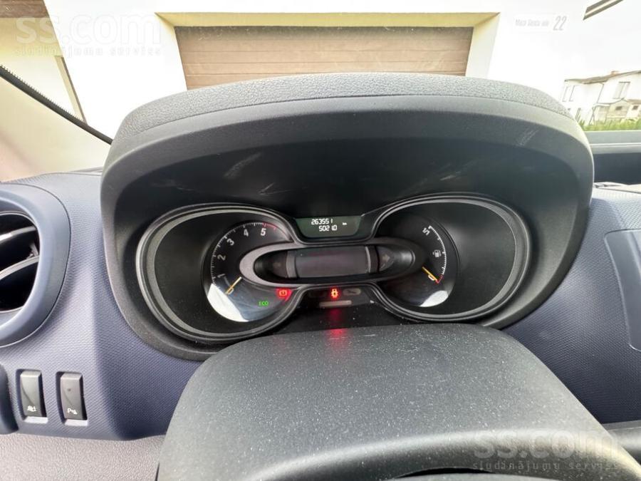 Green Opel Vivaro 2016 in Riga, with an engine capacity of 1.60 L and mileage of 264 thousand km for 7000 €, photo 7 on AUTOMOTO.COM.LV