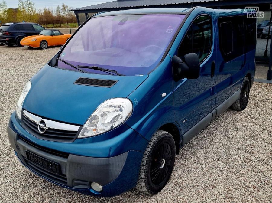 Green Opel Vivaro 2010 in Kretinga, with an engine capacity of 2.00 L and mileage of 243 thousand km for 7450 €, photo 4 on AUTOMOTO.COM.LV