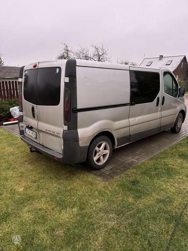 Grey Opel Vivaro 2002 in Silute, with an engine capacity of 1.90 L and mileage of 438 thousand km for 2200 €, photo 2 on AUTOMOTO.COM.LV